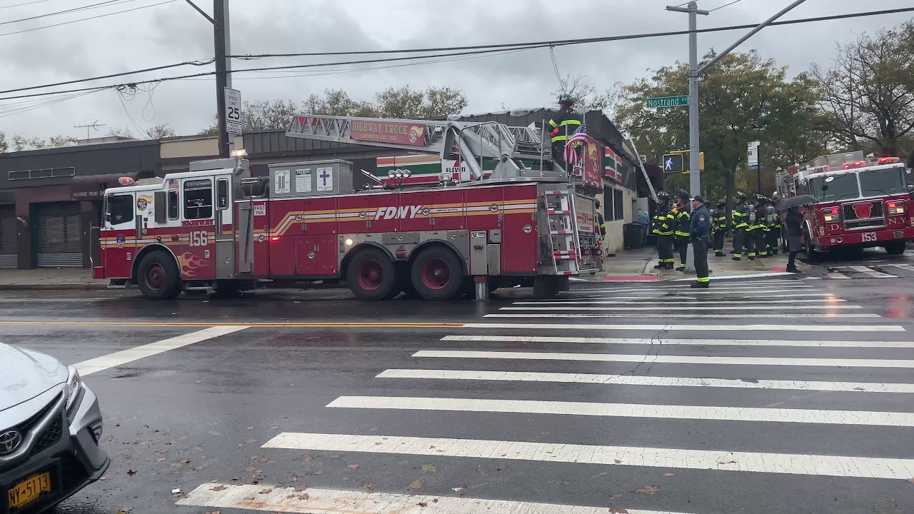 FDNY Ladder 156 retracting their ladder after a hazmat incident. - YouTube