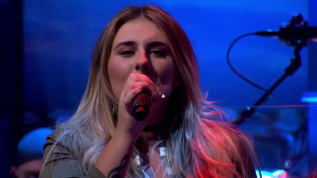 Melissa Janssen - Carlo's TV Café 12-02-2017 - YouTube