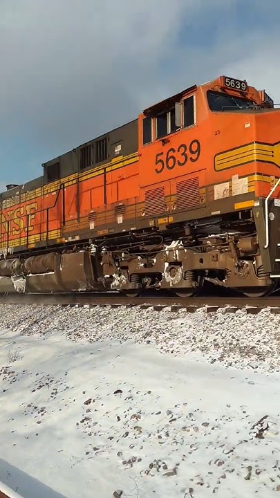 BNSF 5639 Leads Coal Train Through La Grange IL DPU 5719 #bnsf #railfan - YouTube