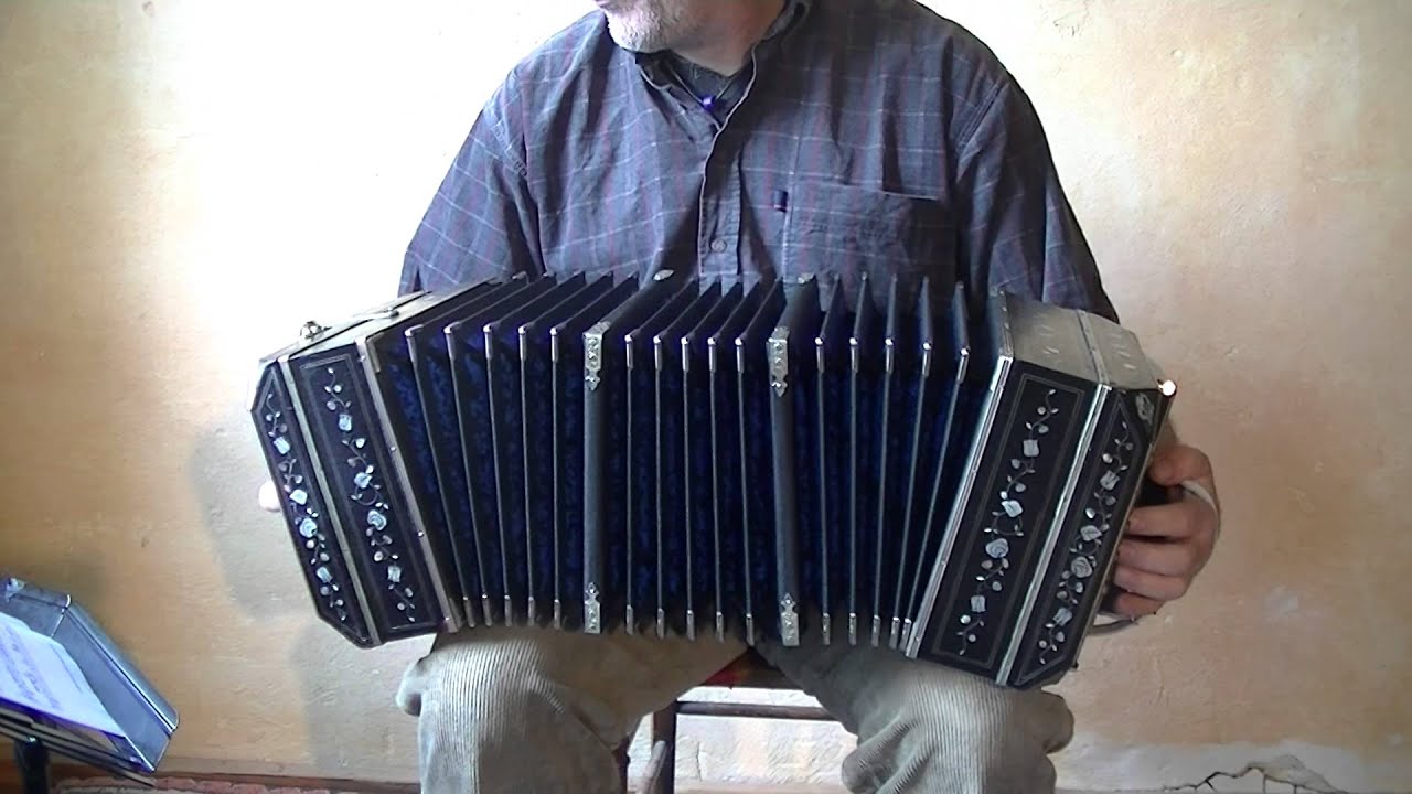 Bandoneon Alfred Arnold 'Premier' 142 tone, full MOP, black - YouTube