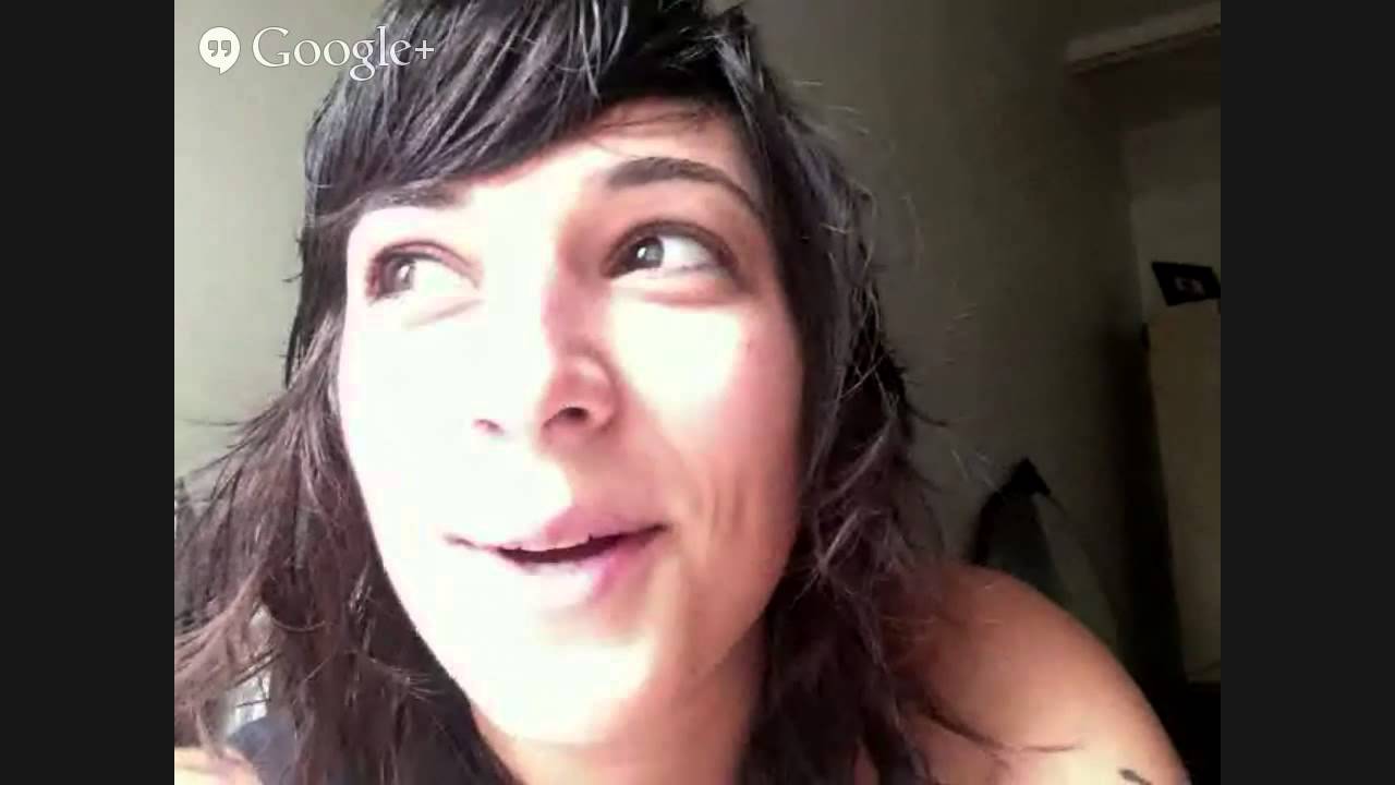 Live Chat with Laura Petracca - YouTube