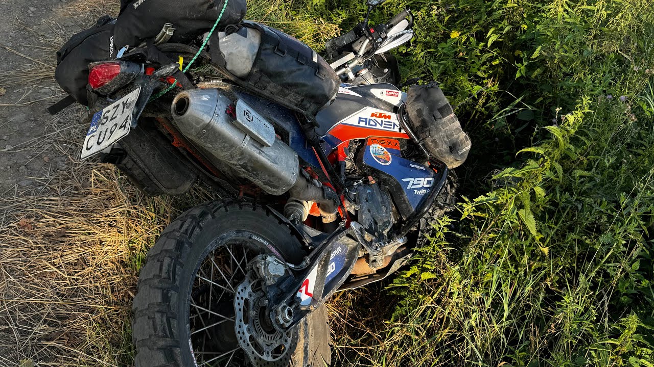 Guide on how to crawl a fully loaded KTM 790R under a fallen tree‼ ...