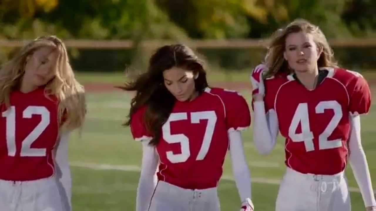 Victoria’s Secret Angels Play Football - YouTube