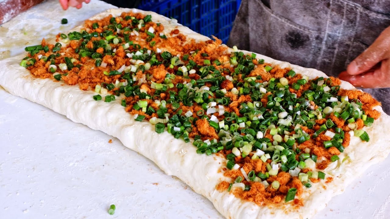 蔥花起司大餅製作 / 台灣街頭美食 Cheese Scallion Pancake(Chinese flatbread) - YouTube