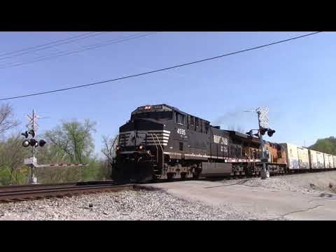 NS #4595 leads a NS manifest through Somerset, KY - YouTube