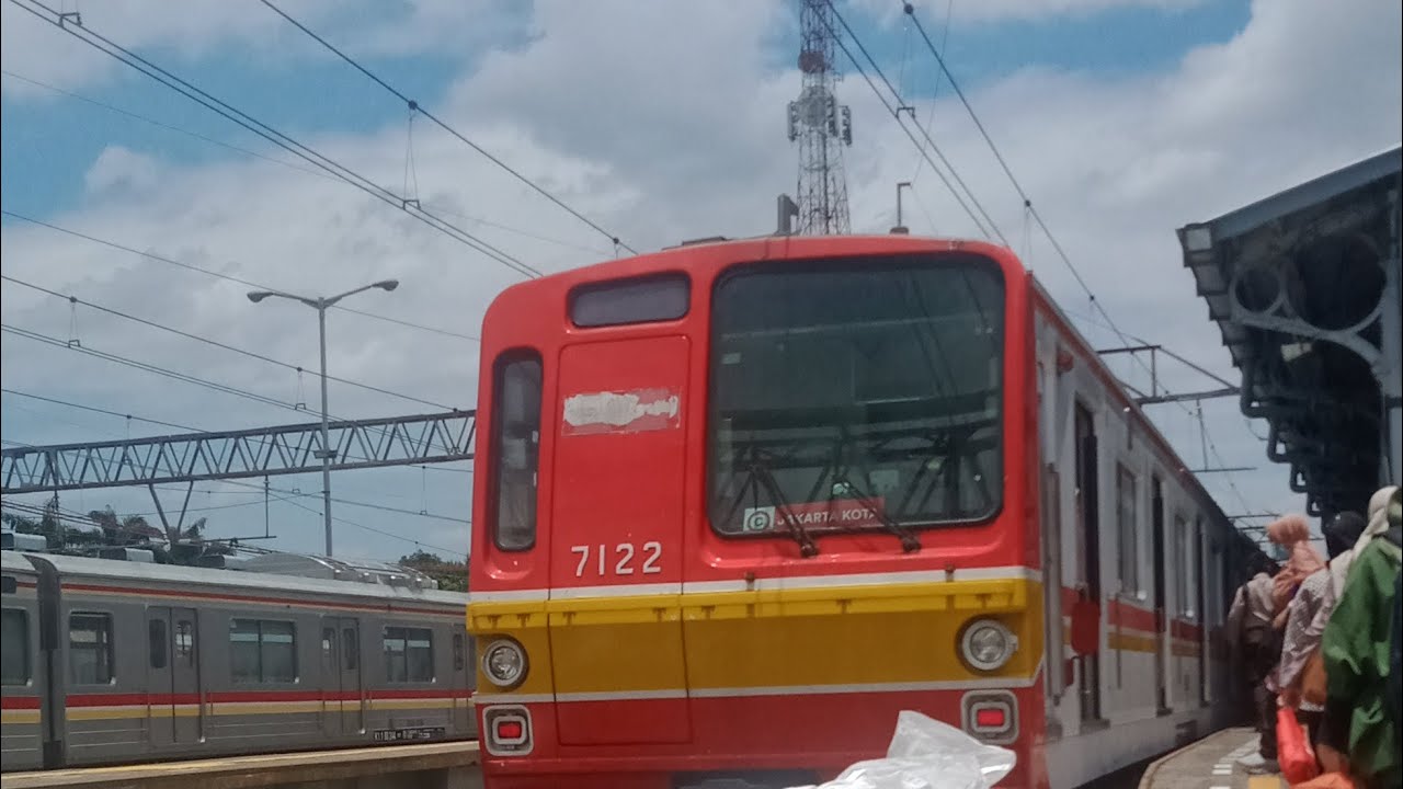 Krl TM 7022 berangkat stasiun bogor - YouTube