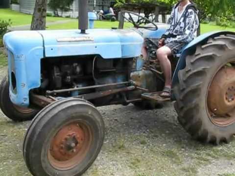 Fordson Dexta 1956 tractor - YouTube