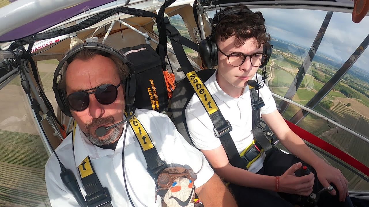 Une école d'ULM à l'aéroclub de Saint-Même-les-Carrières en Charente ...