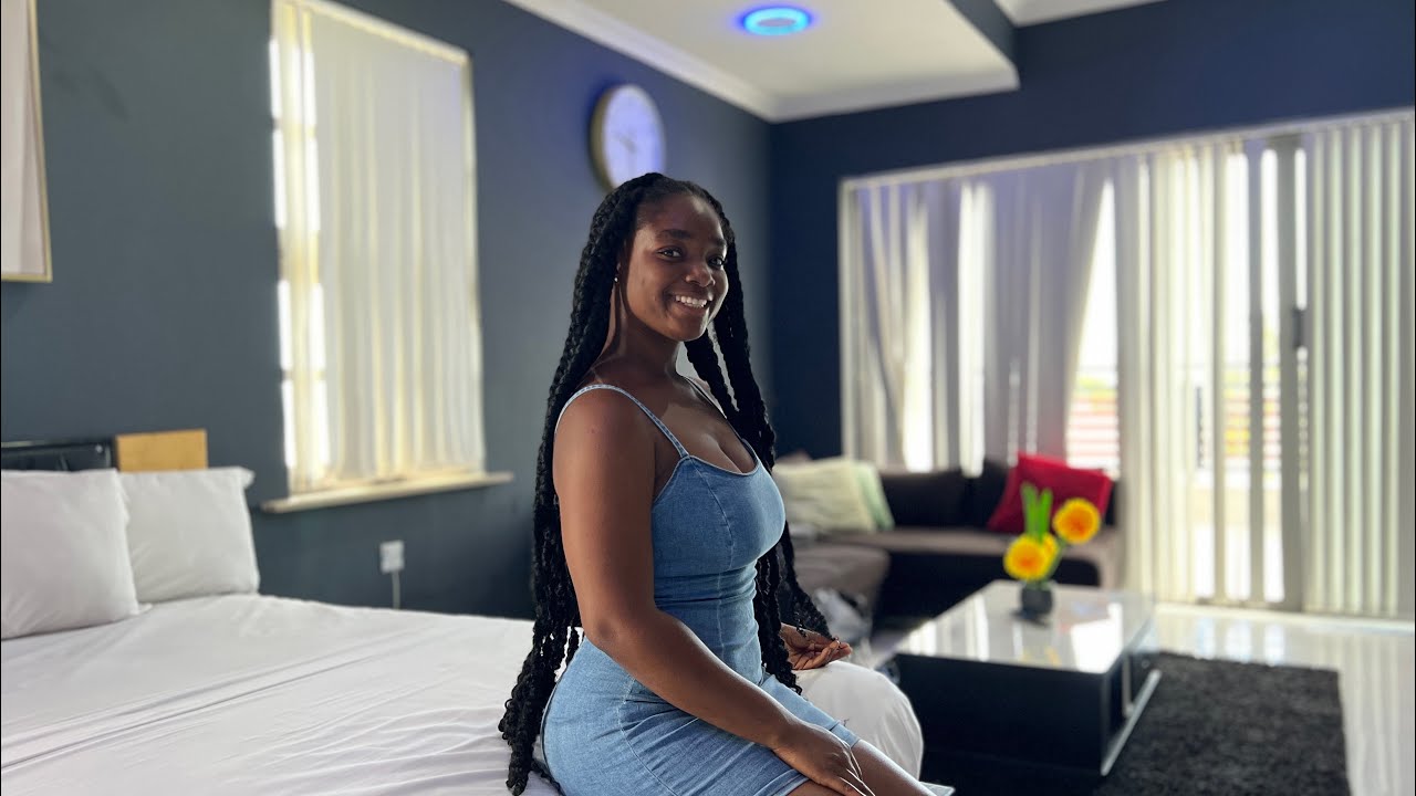SPENDING A DAY IN THE MOST LUXURIOUS ROOM IN KASOA🇬🇭 - YouTube