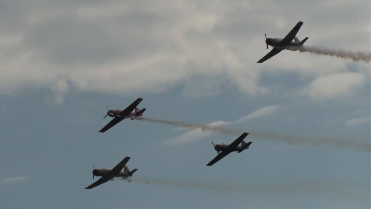 2016 Flying W Airshow - Red Star Formation Flight - YouTube