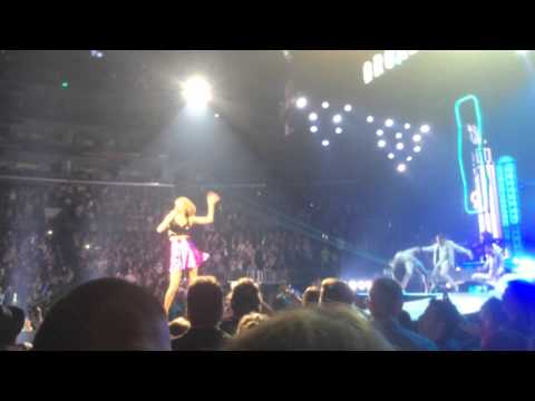 Taylor Swift New Romantics (1989 Tour LA)