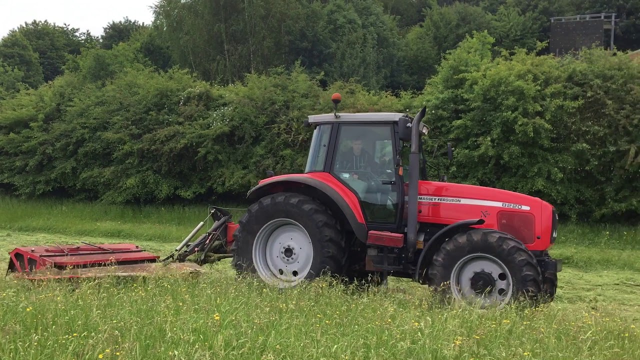 silage 2018 using a Massey Ferguson 8220 on a steep field - YouTube