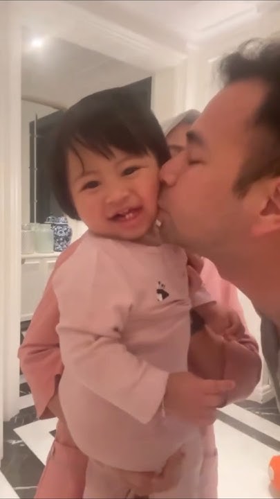Happy banget tth di samperin papa dan di cium🥰#babylily#baby#babyrans#raffinagita#feedshorts ...