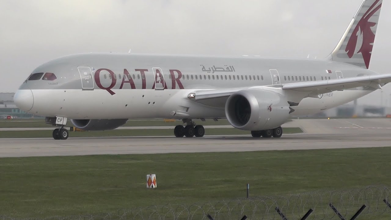 Qatar Boeing 787-8 Dreamliner Close-up Takeoff from Manchester Airport ...