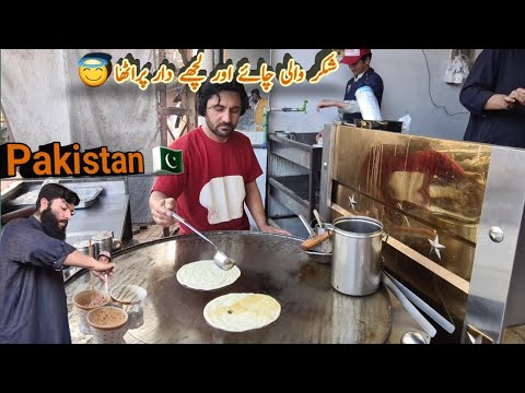 Pakistan 🇵🇰 Street food typical breakfast "Paratha and Tea ...