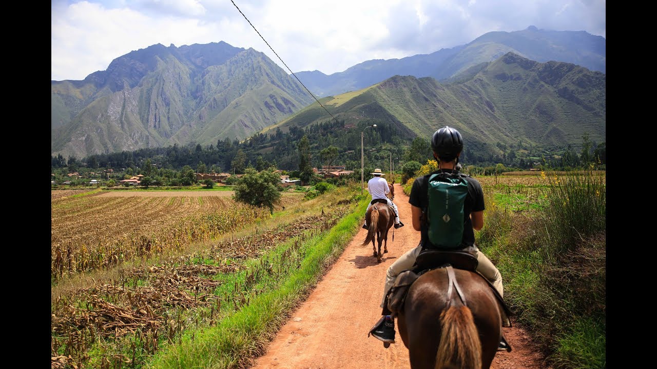 Horseback Riding Through the SACRED VALLEY!
