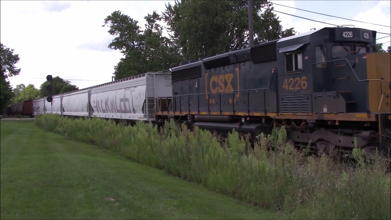 CSX D708 Through Williamston With CSX 4226 Leading And The Cool Crew - YouTube