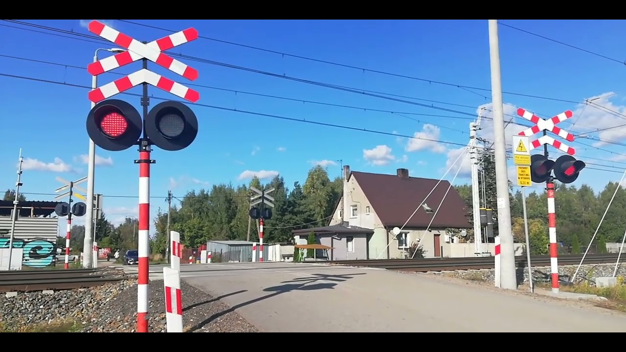 Railroad crossing Uroczysko Lublinek - YouTube