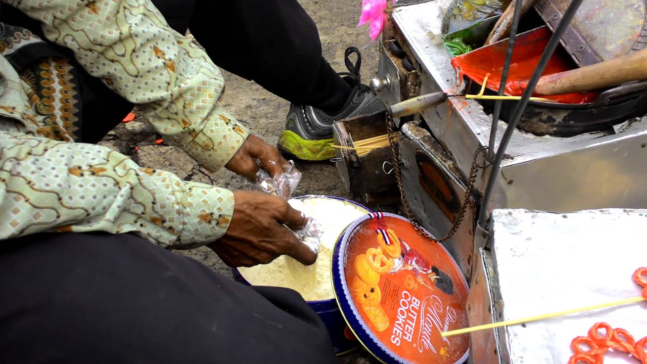 How to make traditional candy - pembuatan gulali - YouTube