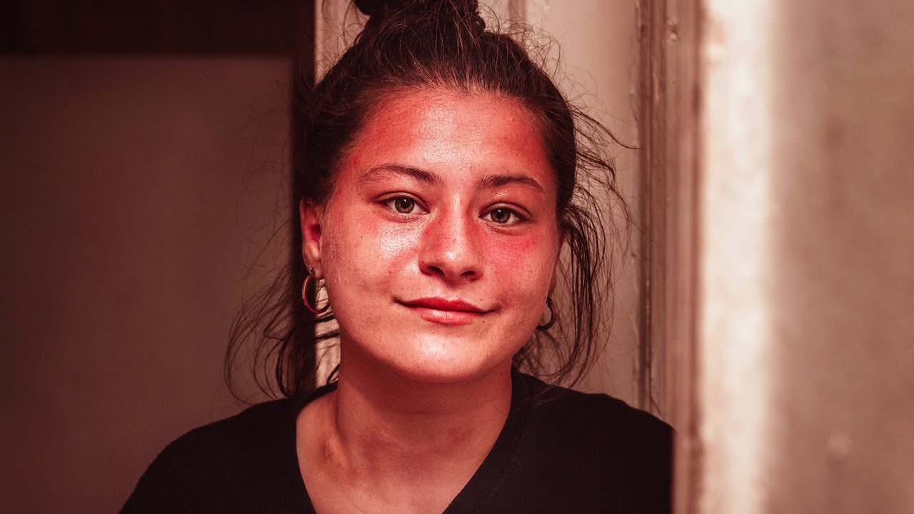 Samantha & Amber Invite Me Inside Their Bando - YouTube