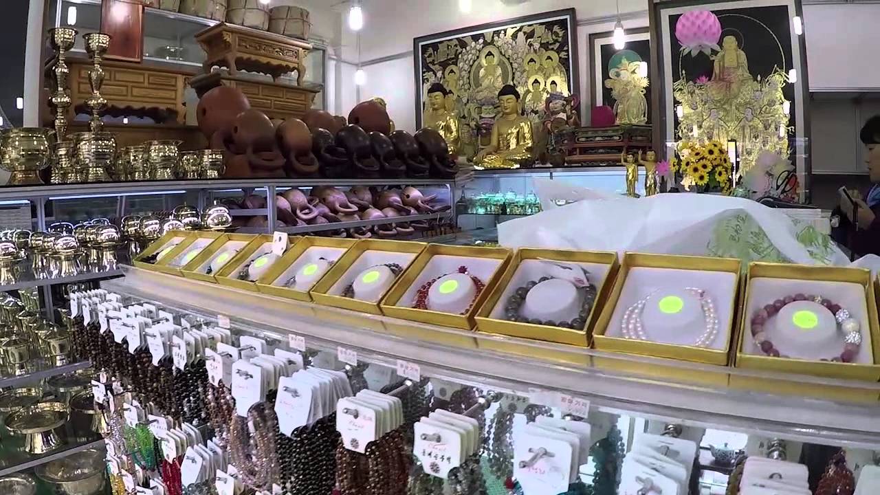 Gyeonji-dong Buddhist supplies street - YouTube