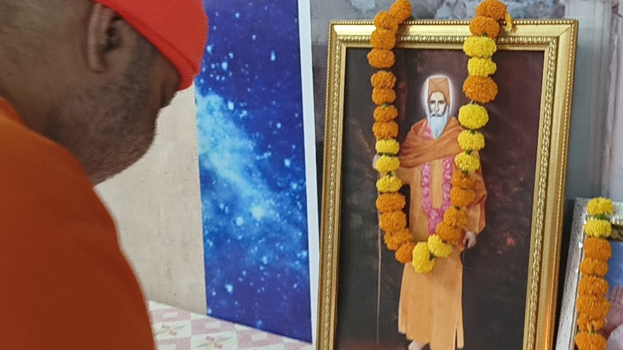 Mata Pushpa devi Ki Smriti Me santo Ka bhandara - YouTube