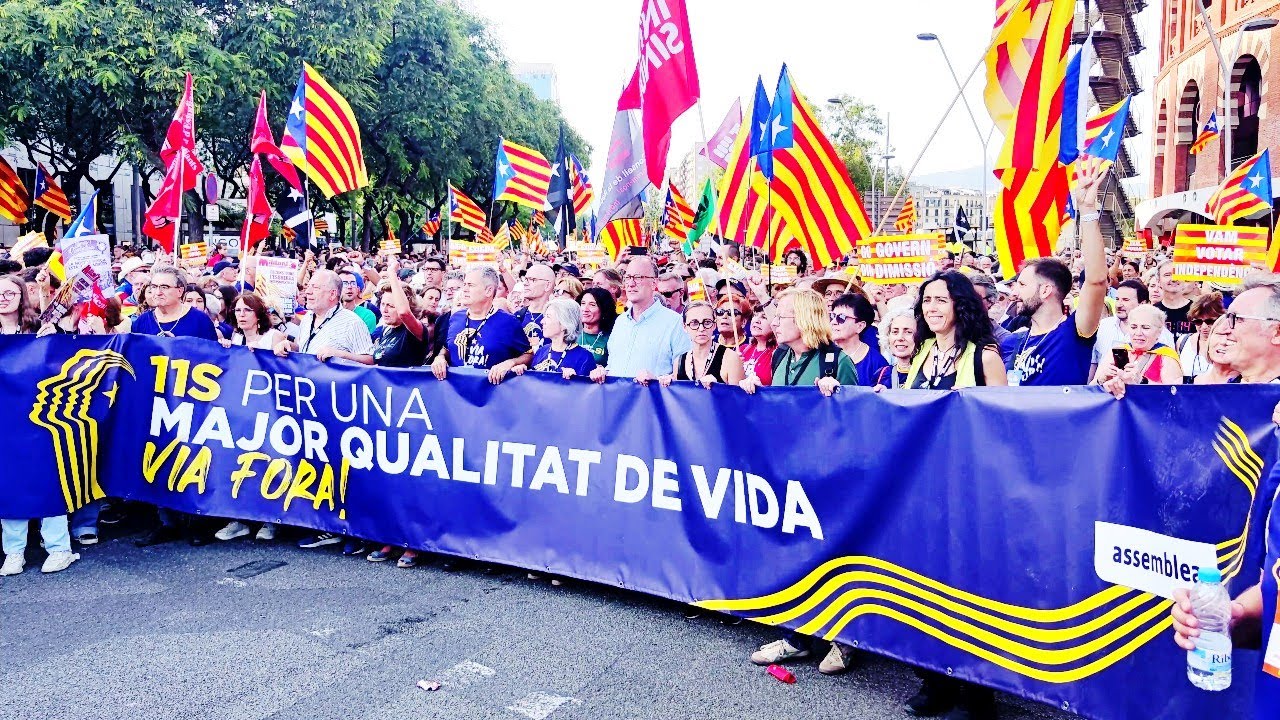 DIADA CATALUNYA 2023 | Manifestación de la Diada en Barcelona 4K - YouTube