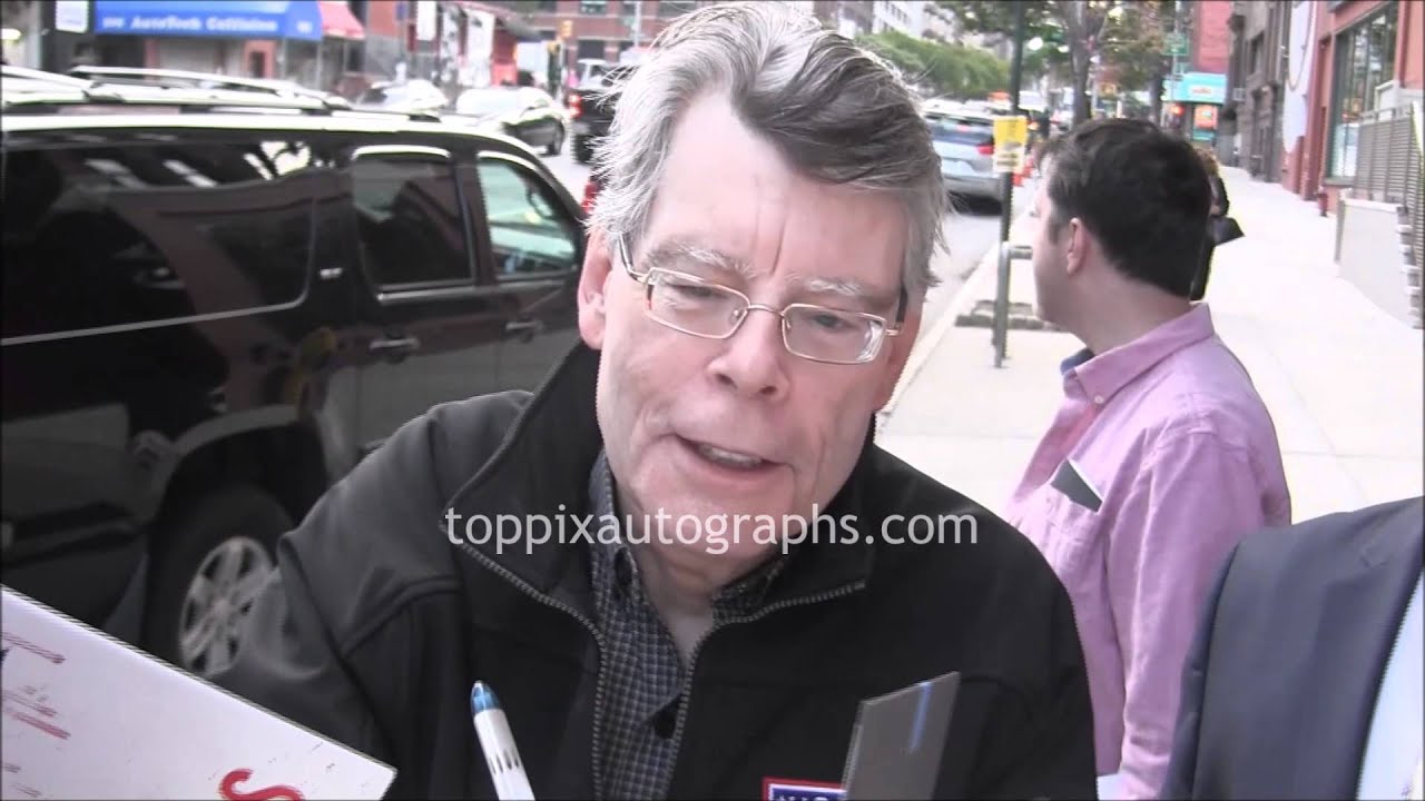 Stephen King - Signing Autographs at "CBS This Morning" in NYC - YouTube