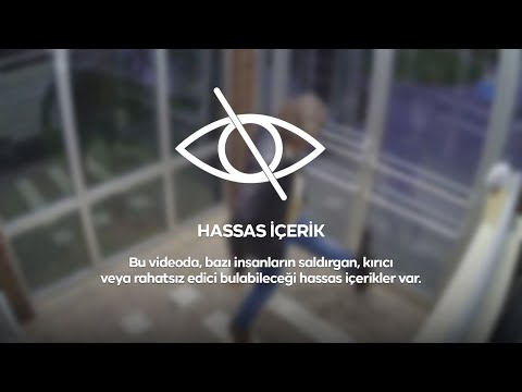 Apartmandan çıkmaya çalışan kediyi defalarca tekmeledi