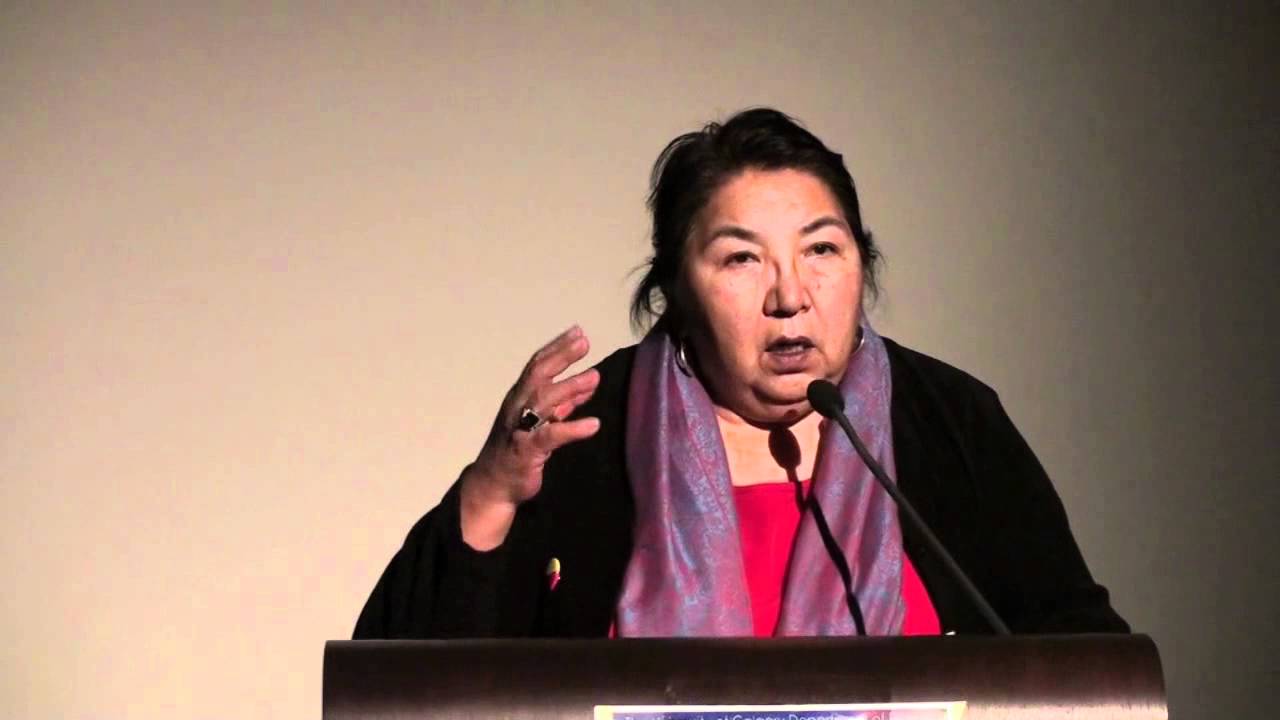 I'POYI Beverly Hungry Wolf at the Glenbow - 720p.mov - YouTube