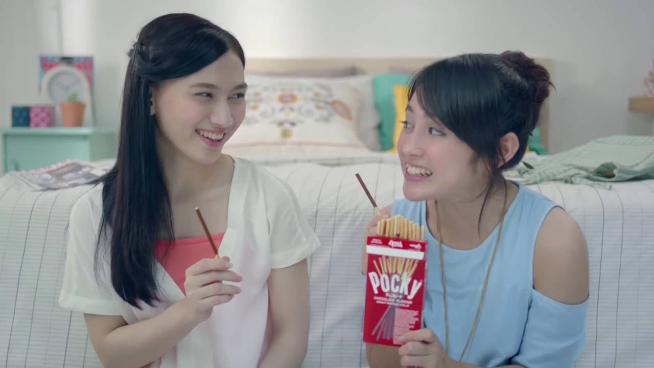 Iklan Pocky - Melody and Nabilah JKT48 Futari Nori no Jitensha - YouTube