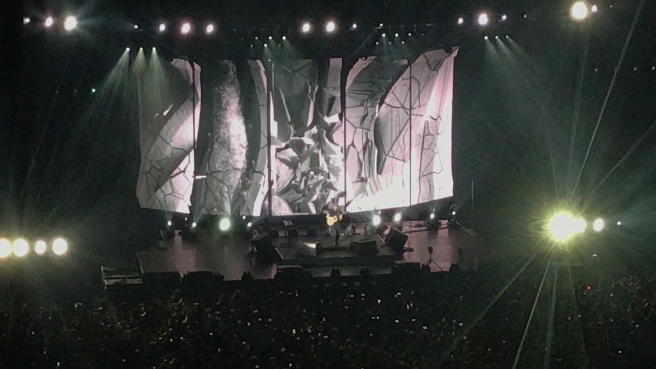Shape of you Ed sheeran live in Bangkok 2017 - YouTube