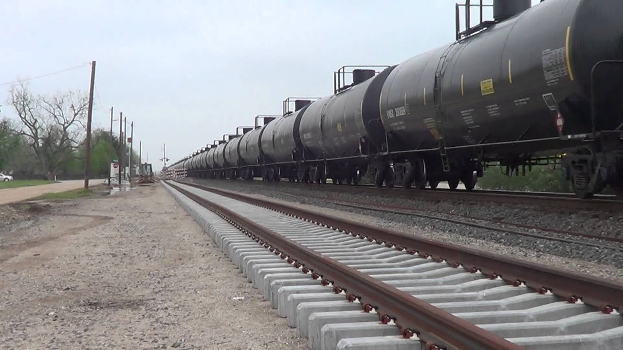 GOOD LASHUP on BNSF Tank Train Sugar Land, TX 4/11/15 - YouTube