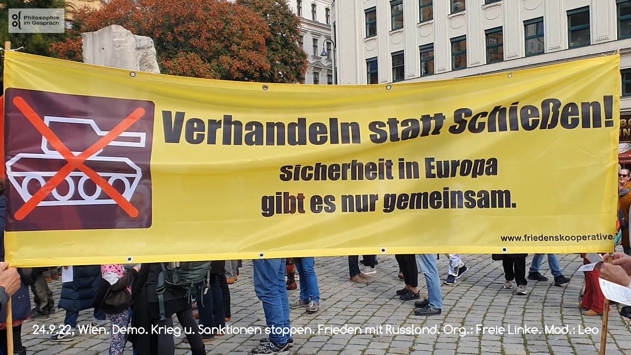 (236-T1) 24.9.22, Wien. Demo. Krieg u. Sanktionen stoppen. Frieden. Org ...