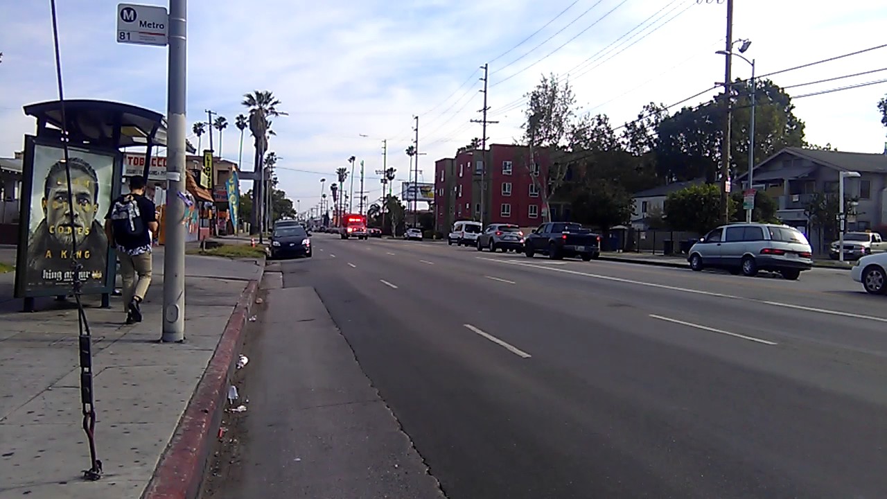 LAFD Ra 246 responding code 3 with air horn - YouTube