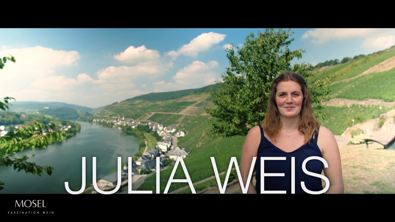 Julia Weis | Kandidatin zur Moselweinkönigin 2019/20 - YouTube