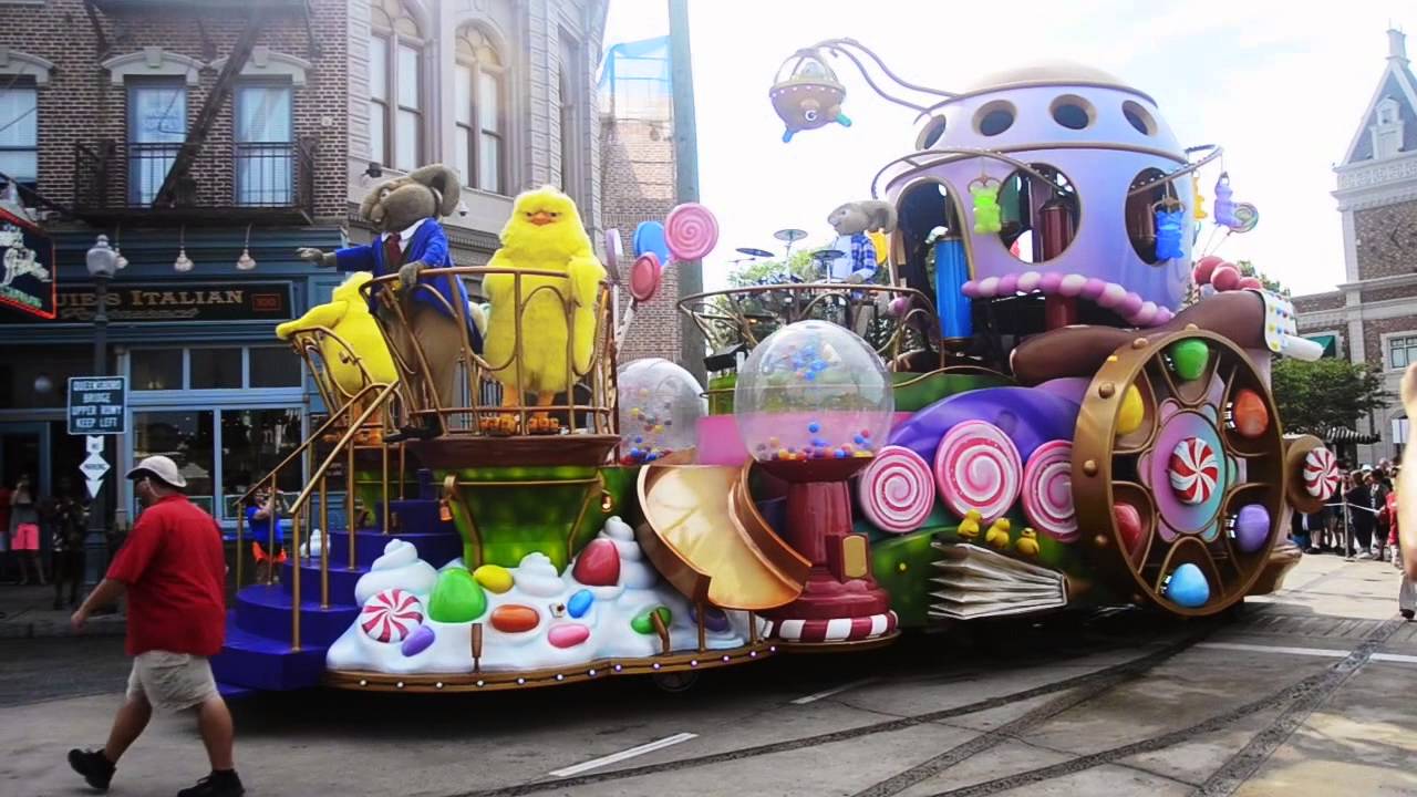 Universal studios Parade - YouTube
