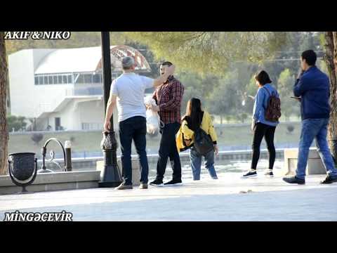 İNSANLARİN QARŞİSİNDA PİŞİYİ ÖLDÜRMƏK İSTƏDİLƏR