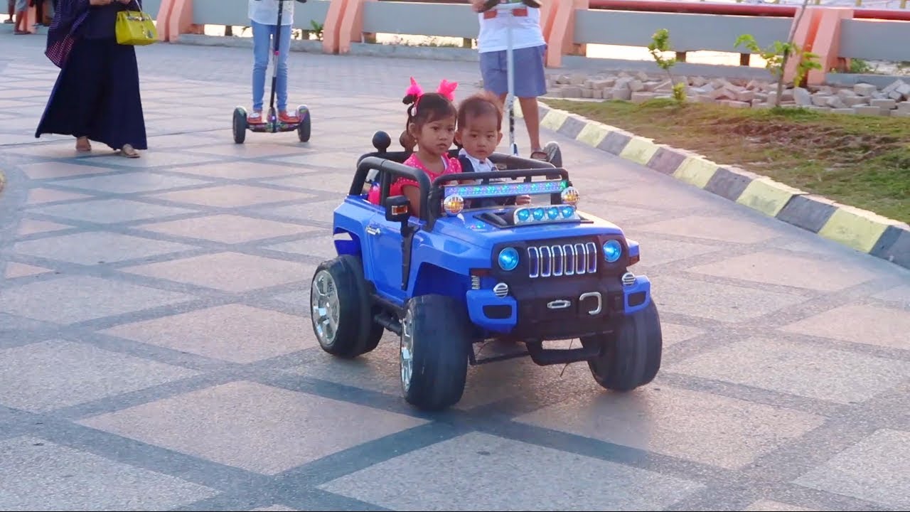 Naik Mobil Mobilan Mainan Remote 🚗 Permainan Anak di Taman Berlabuh ...