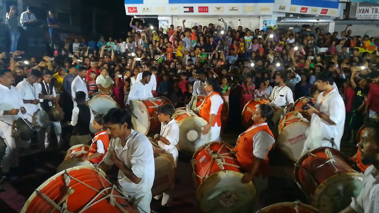 Vakratund Dhol Tasha Pathak Vadodara - YouTube