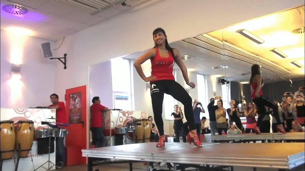 BACHATA LADY STYLE DEISY EN KARLSRUHE ALEMANIA www.bailesurmadrid.com - YouTube