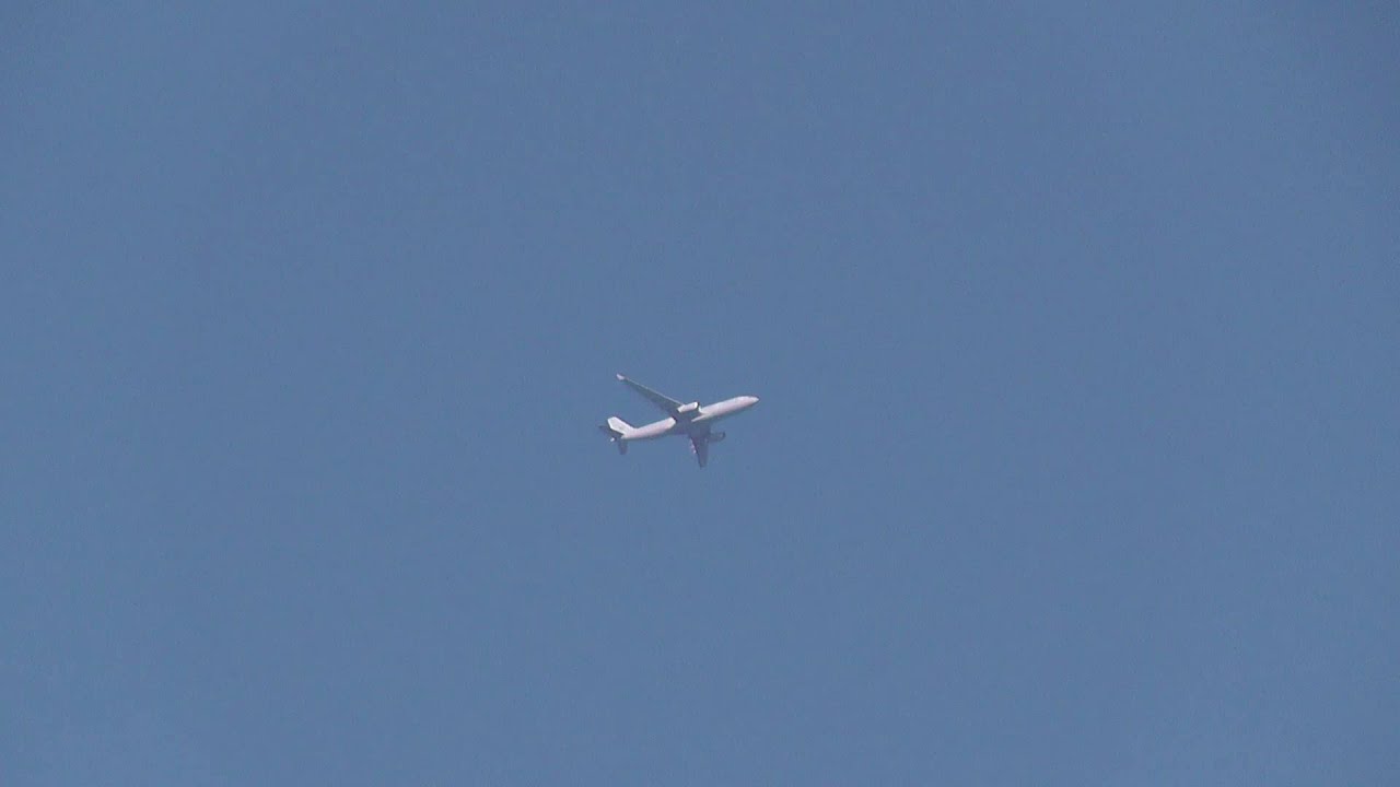 [1080p] G-VYGG - Air Tanker Ltd Airbus A330-243 flying over my house ...