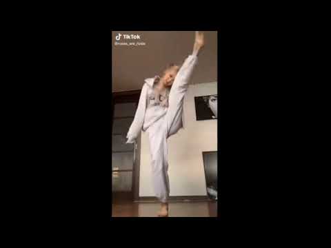 Rosé's WAP dance challenge 210404 [TikTok]