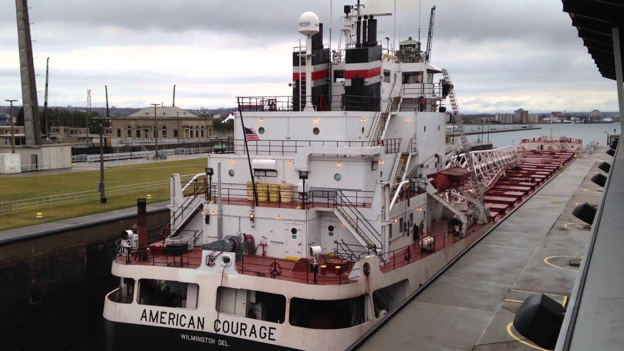 Great Lakes Freighter American Courage - YouTube