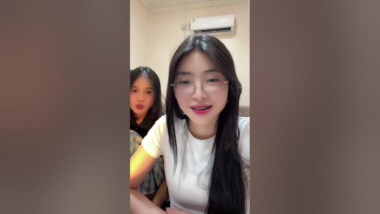 Lia Live Streaming Tiktok ditanya netizen ac nya dijual berapa - YouTube