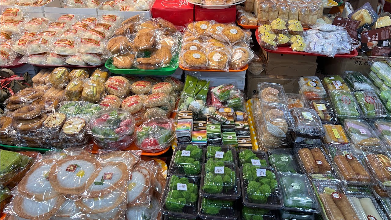 Nyobain Jajanan Viral di Pasar Atom Surabaya #live - YouTube