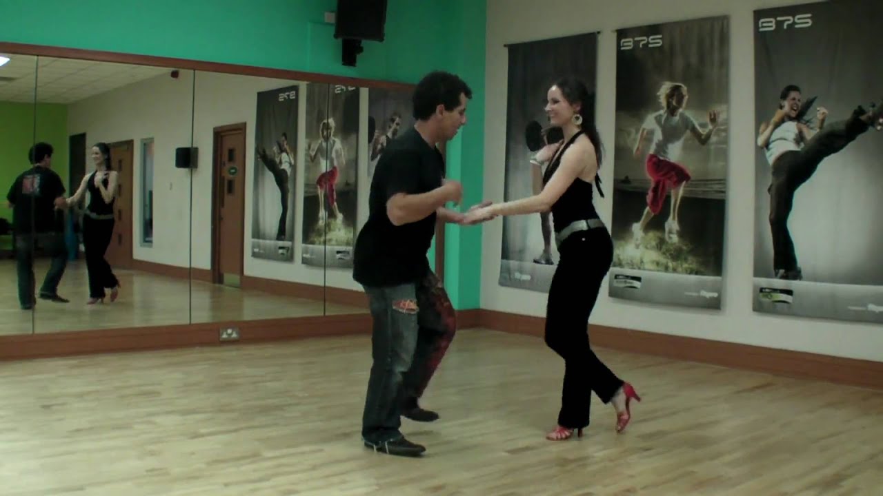 Improvised Salsa dancing routine with music from Palenke - YouTube