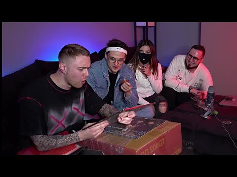 ЕГОР КРИД РАСПАКОВЫВАЕТ ПОДАРКИ СО ДНЯ РОЖДЕНИЯ С БУСТЕРОМ, TENDERLYBAE, КОФФИ!