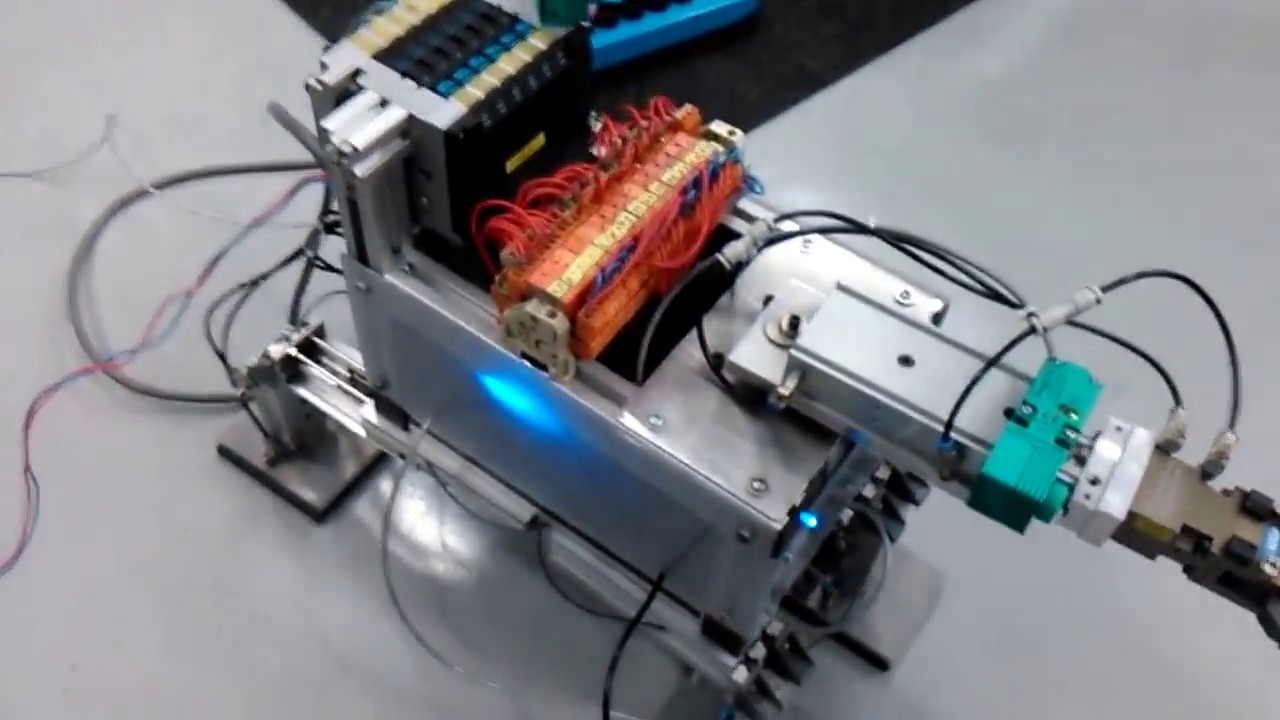 E T Robot electro pneumatic - YouTube