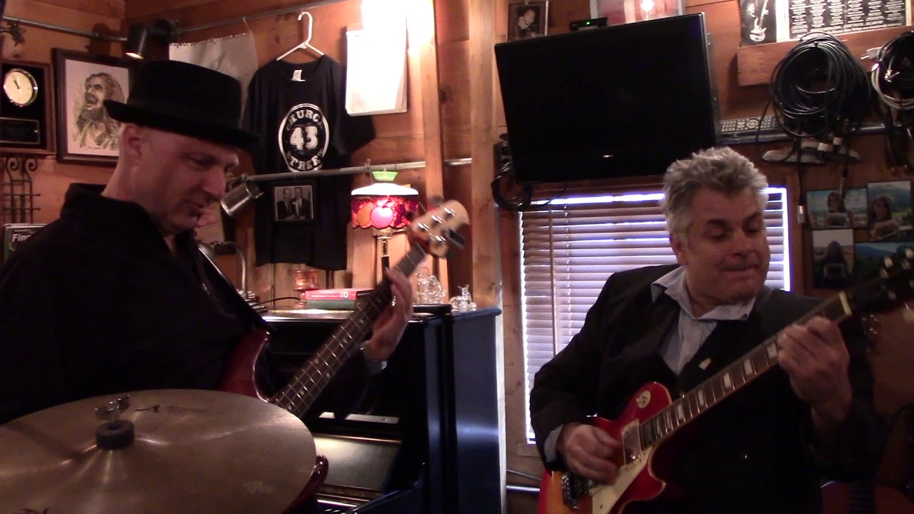 Greg Gallo "Rudolph Holly Jolly Medley" - YouTube